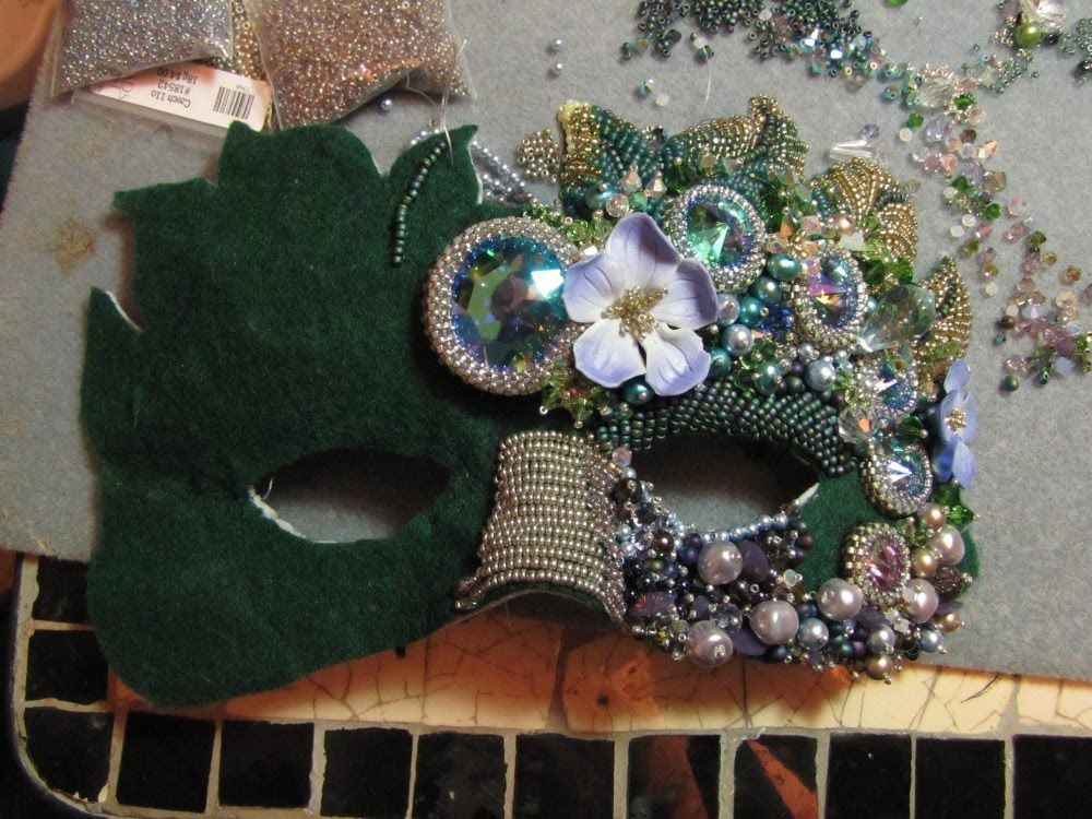 Чудесные маски, вышитые бисером и стразами, от Melissa Grakowsky ...