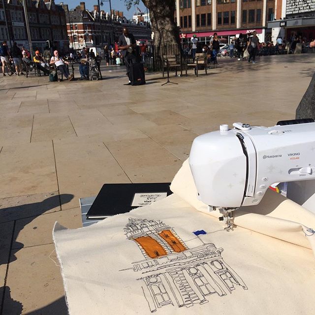 Художница Harriet Riddell и ее скетчинг на швейной машинке