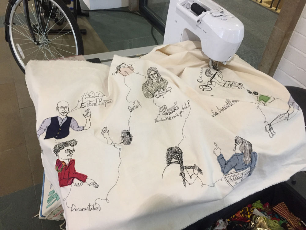 Художница Harriet Riddell и ее скетчинг на швейной машинке