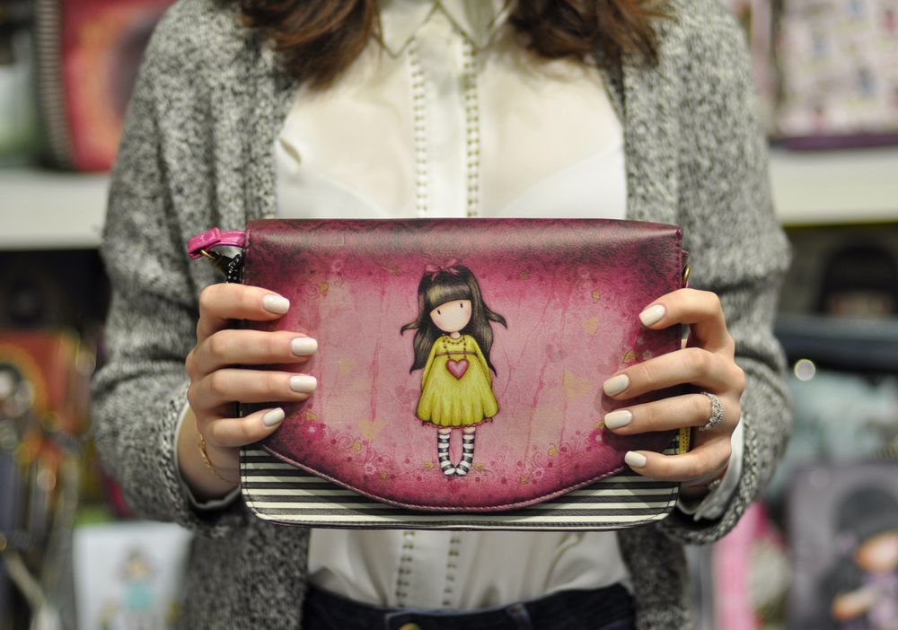 Любимица художницы Suzanne Woolcott — девочка Gorjuss